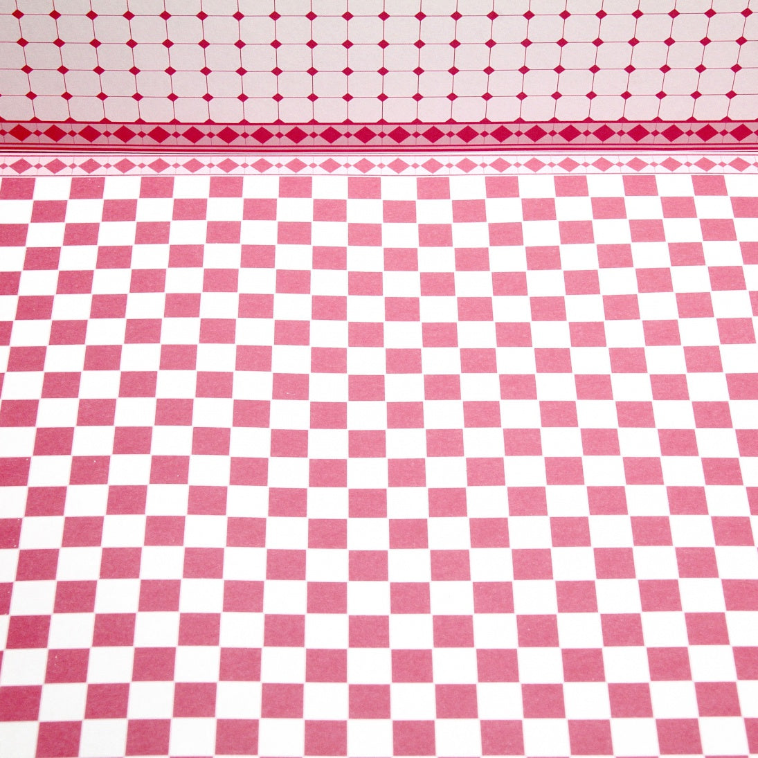Laattalattia, vaaleanpunavalkoinen ruutu, paperia - Suomen Minimaailma Oy